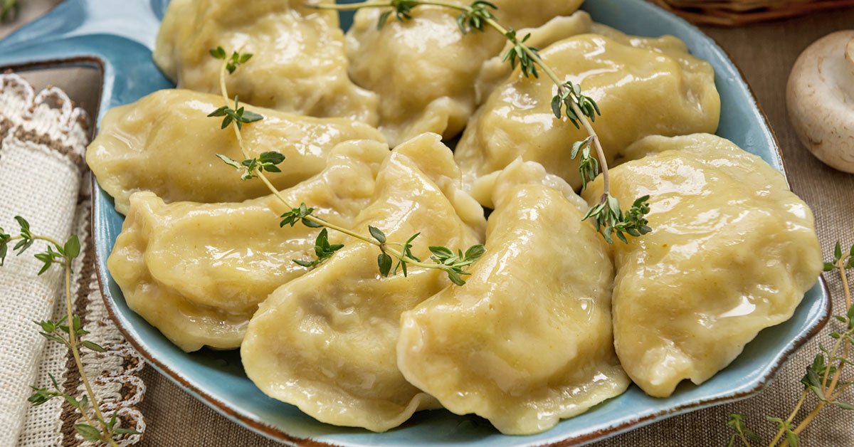 Вареники с сырой картошкой и луком: рецепт