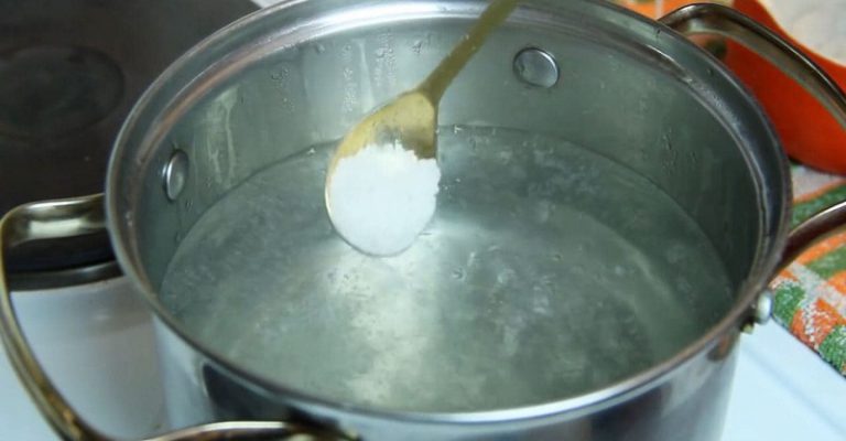 Яйцо пашот в воде: нужна вода, уксусу и ровно 1 минута